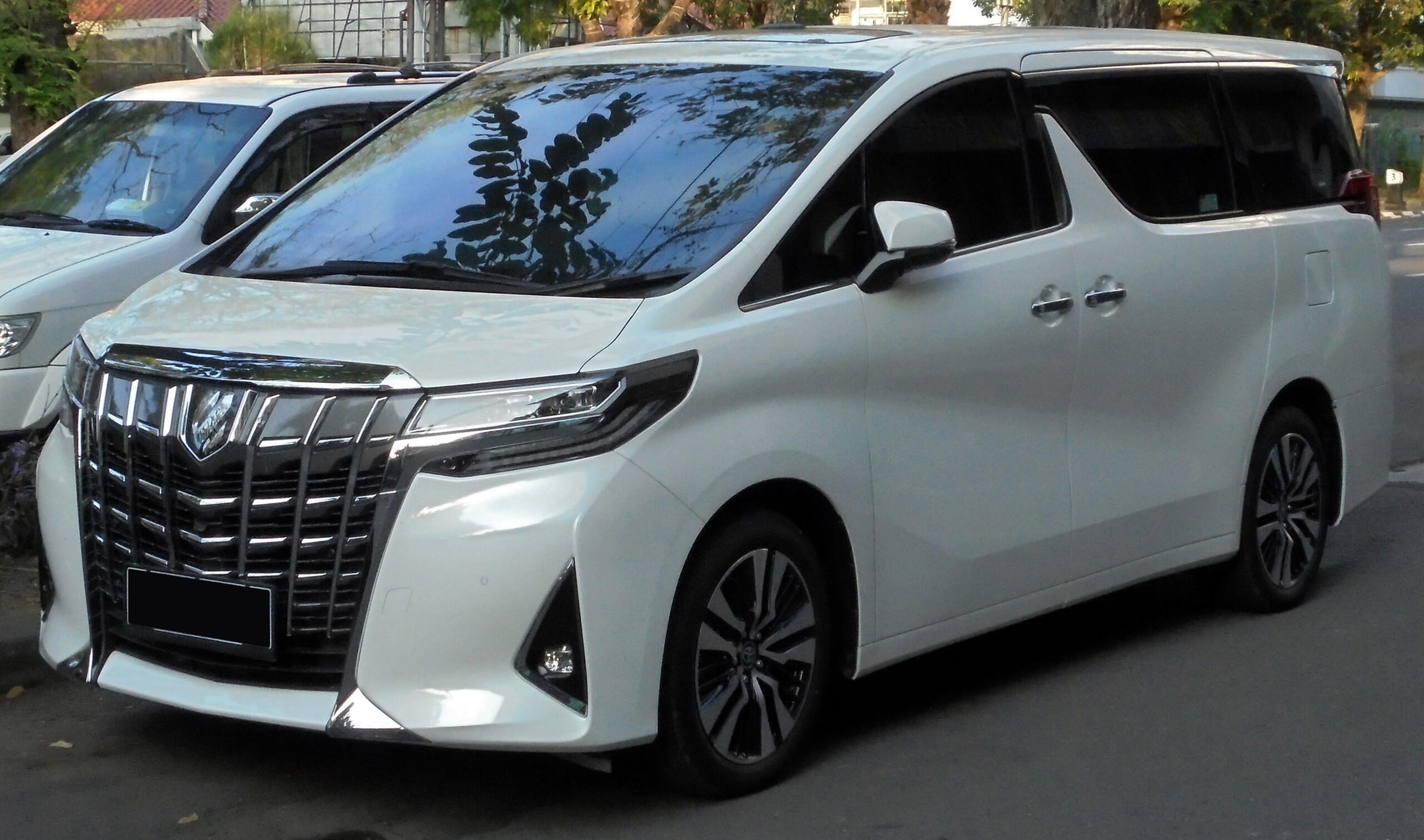 Alphard Transformer vs Facelift, Ini Bedanya!